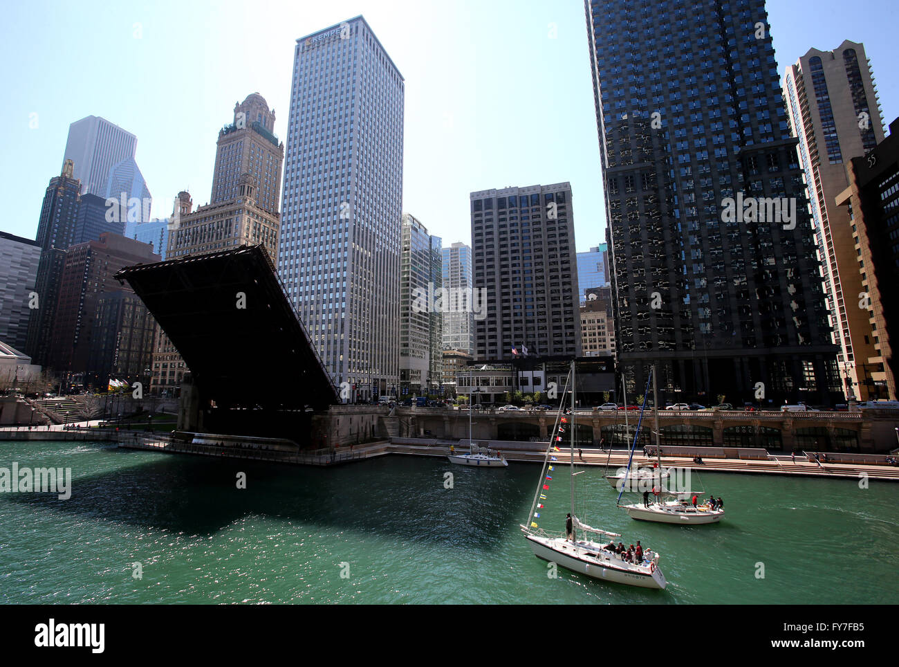 Chicago river bridge summer hi-res stock photography and images - Alamy