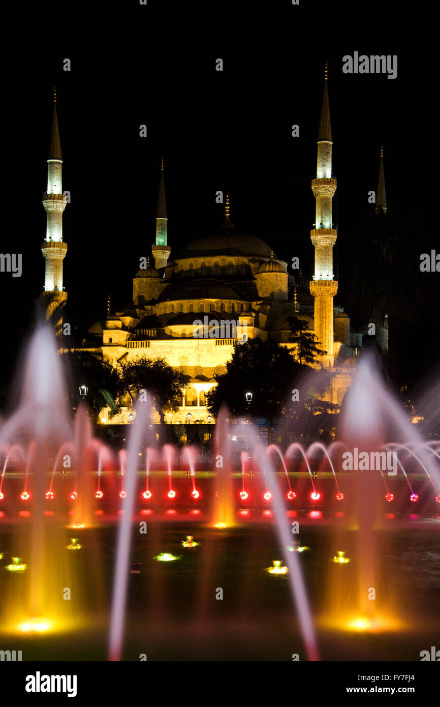 The blue mosque with fountain hi-res stock photography and images - Alamy
