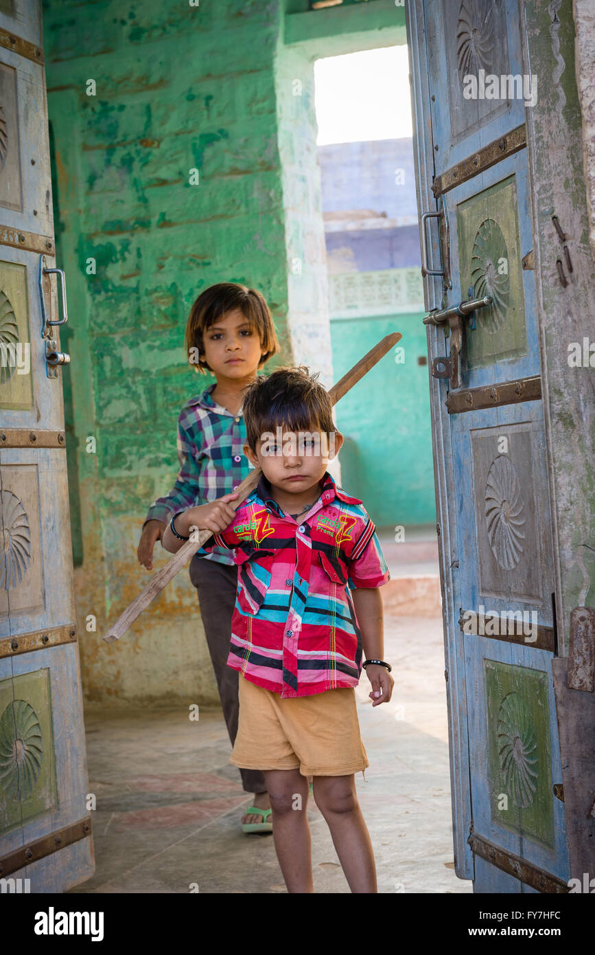 Children standing guard hi-res stock photography and images - Alamy
