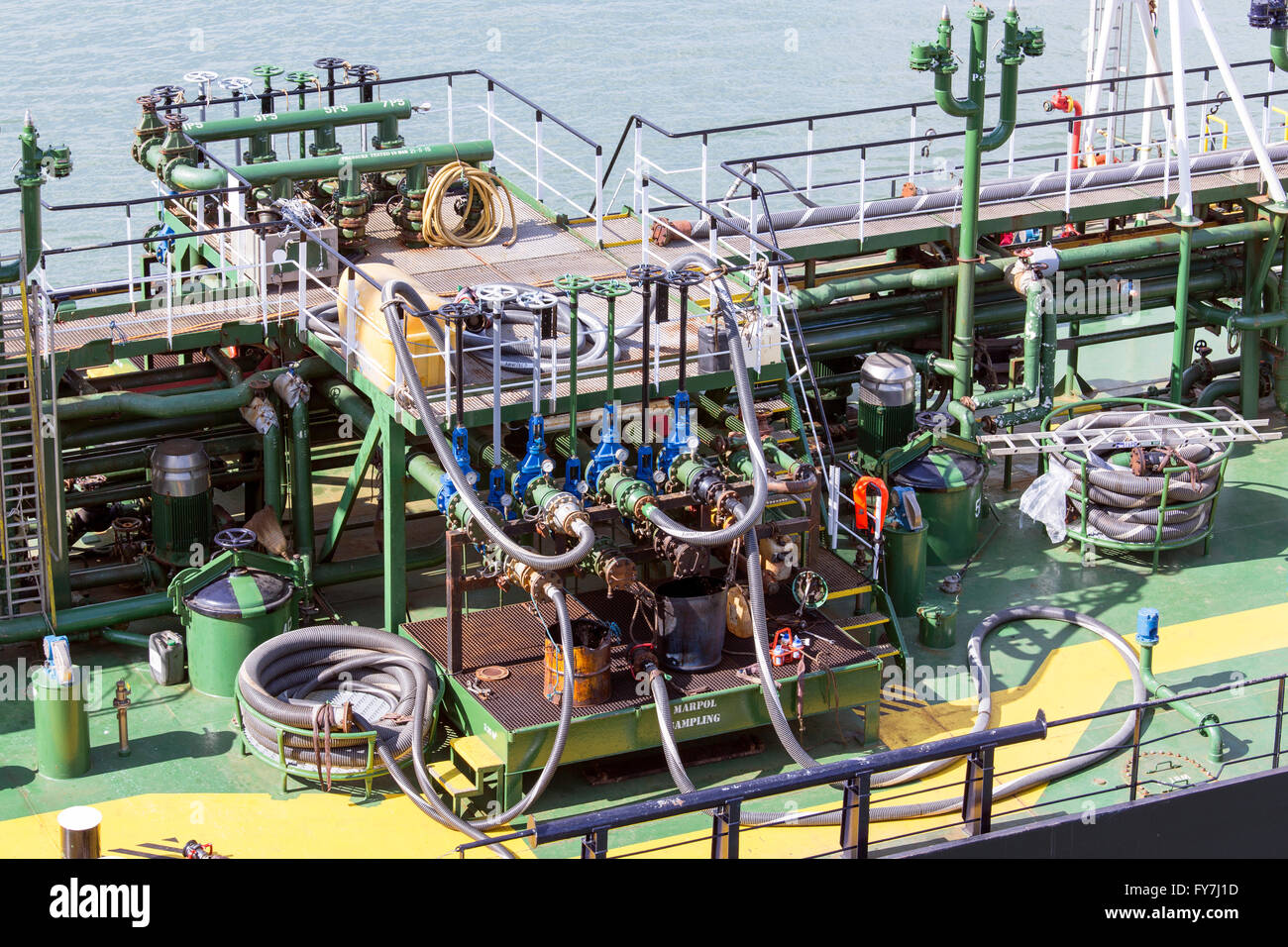 Oil barge hi-res stock photography and images - Alamy