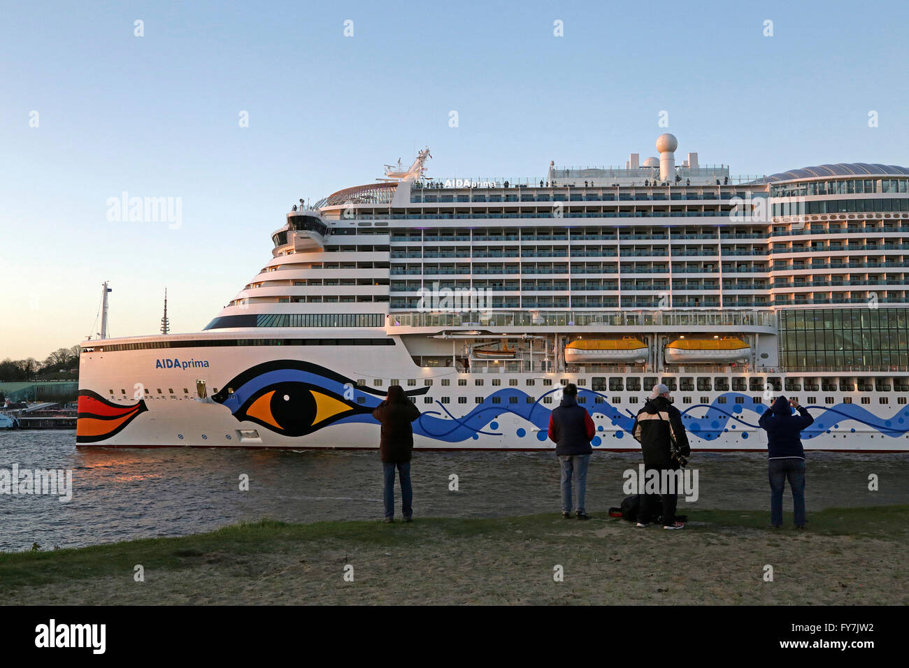 cruise ship ´AIDAprima´, Harbor, Hamburg, Germany Stock Photo - Alamy