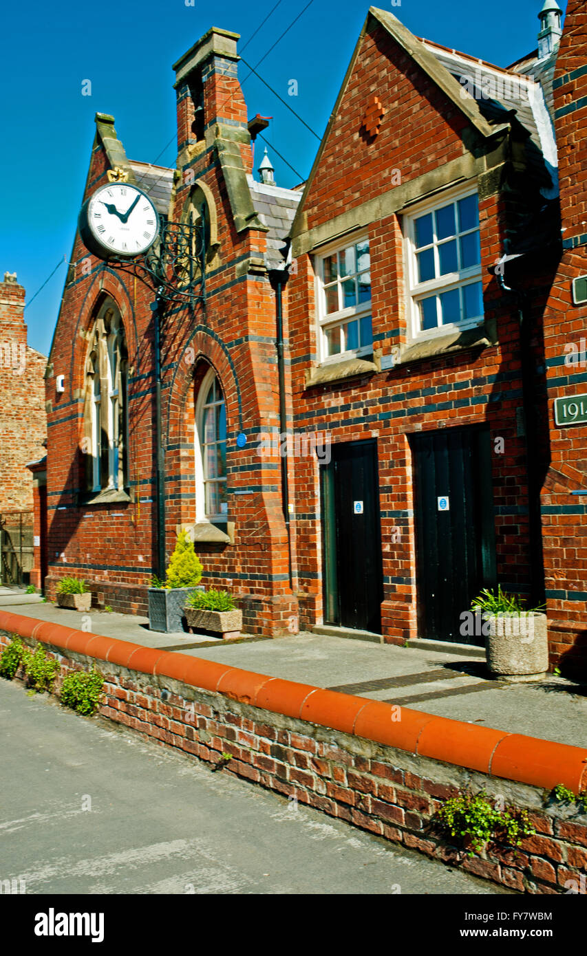 Village memorial hall hi-res stock photography and images - Alamy