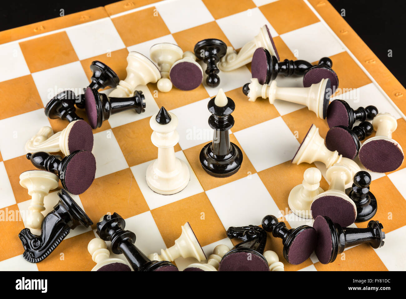 Chess knight conflict hi-res stock photography and images - Alamy