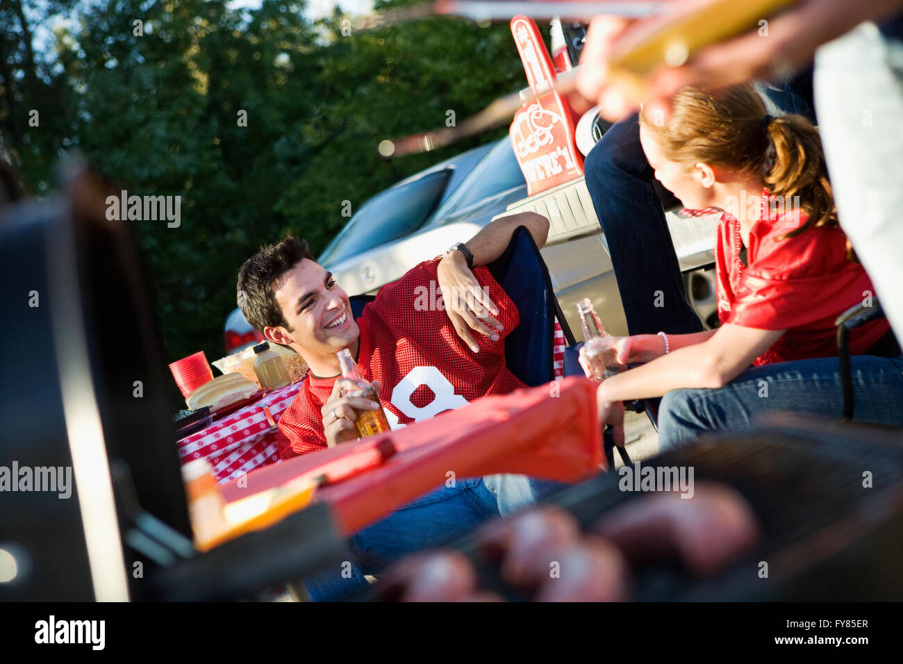 Tailgate football grill hi-res stock photography and images - Alamy