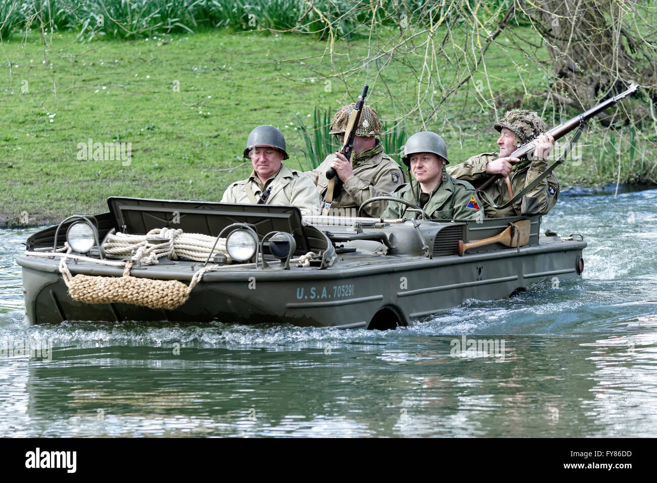 Ww2 amphibious vehicle hi-res stock photography and images - Alamy