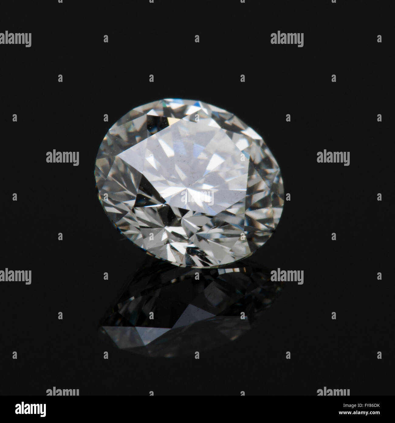 Round diamond hi-res stock photography and images - Alamy