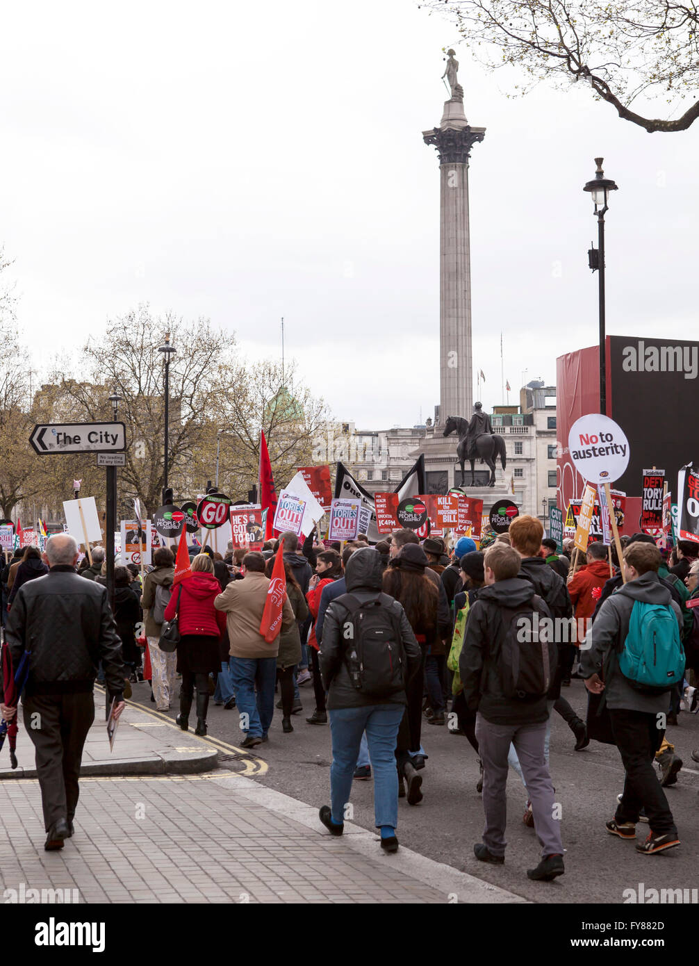 Angry crowd hi-res stock photography and images - Alamy