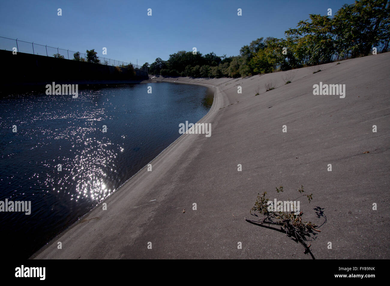 Flint River in Flint, Michigan Stock Photo - Alamy