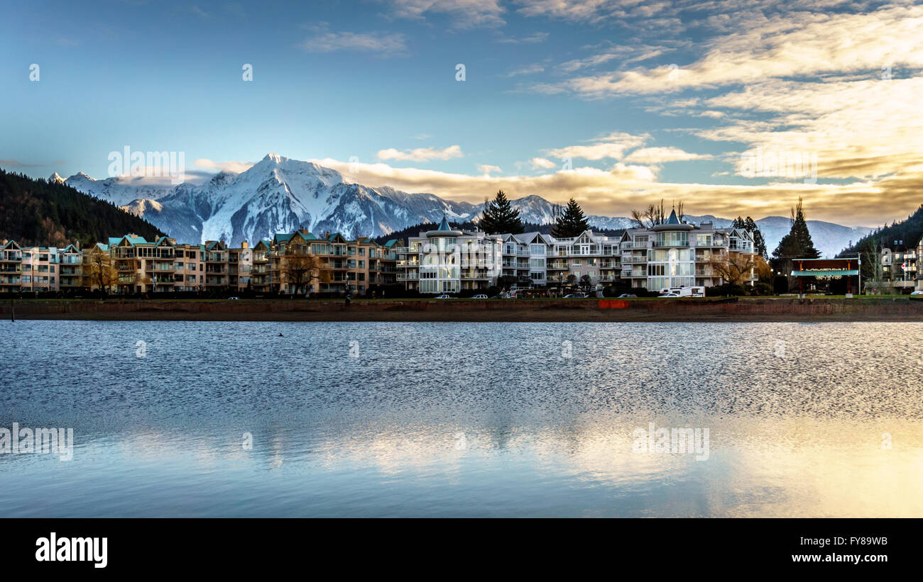 Harrison hot springs village hi-res stock photography and images - Alamy
