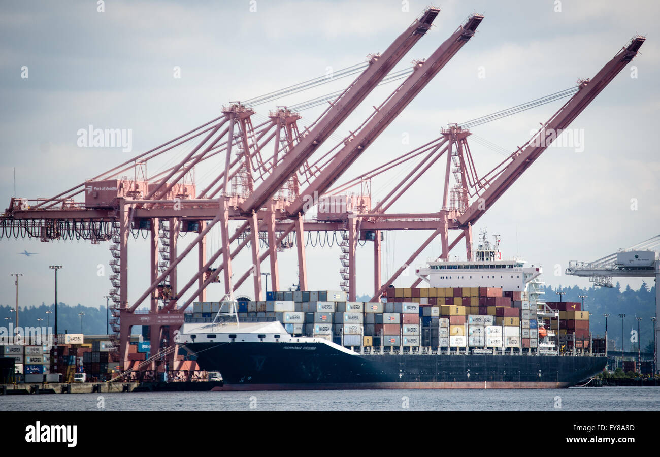 Cargo ship unloads at the dock in Seattle Stock Photo - Alamy