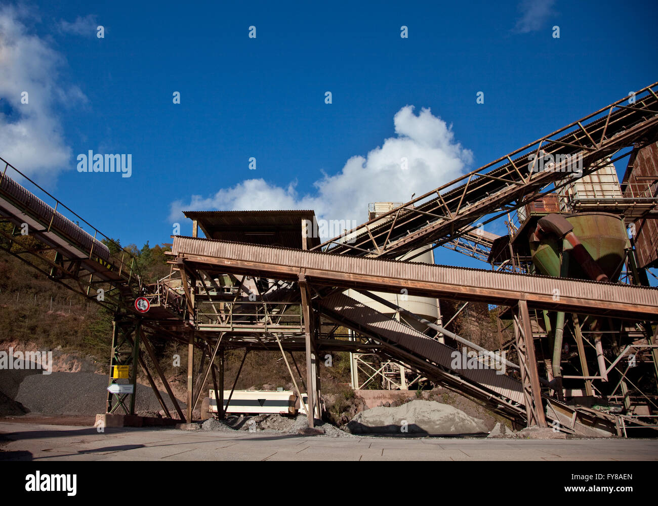 Quarry buildings hi-res stock photography and images - Alamy