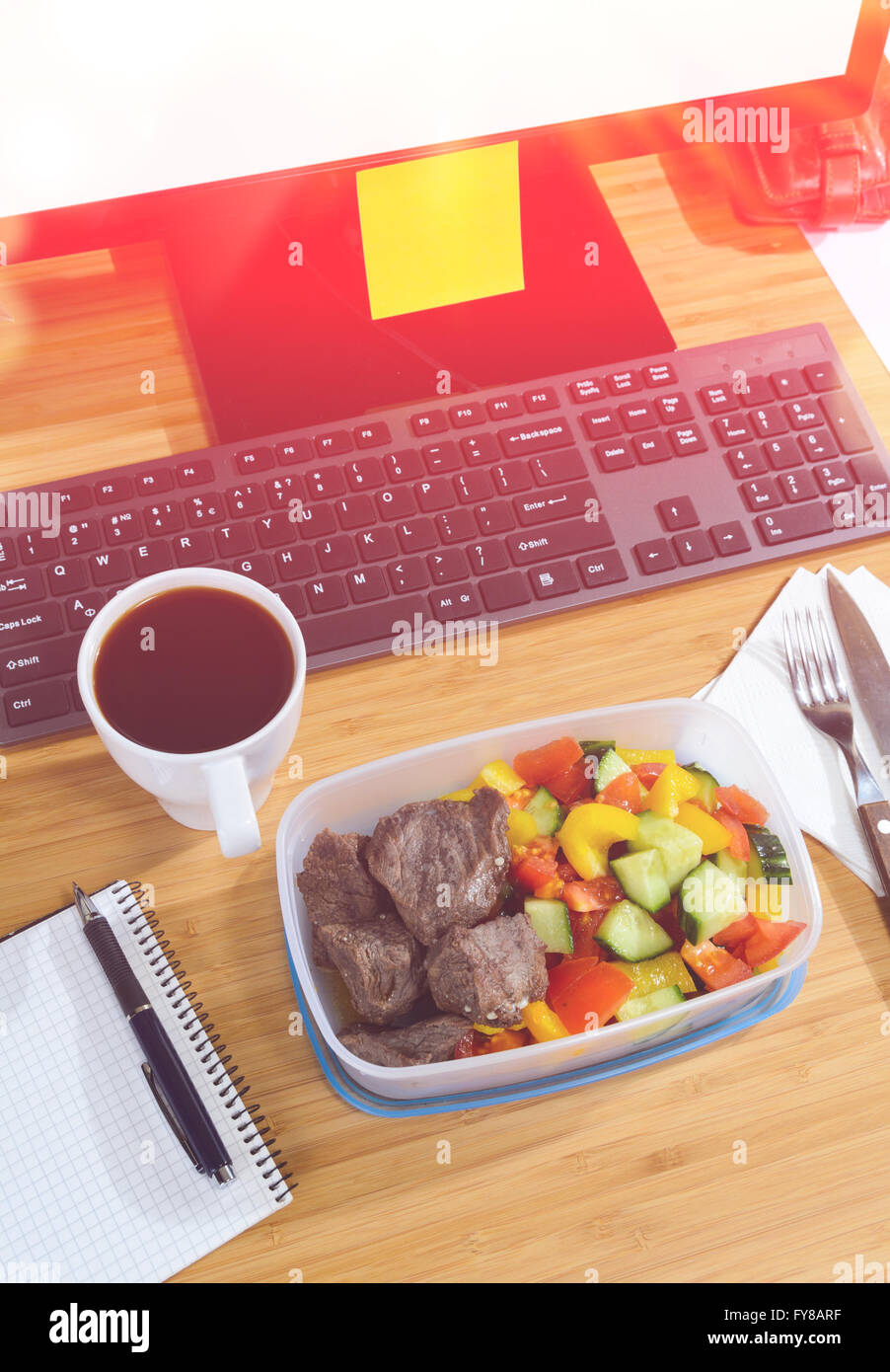 eating at workplace Stock Photo - Alamy