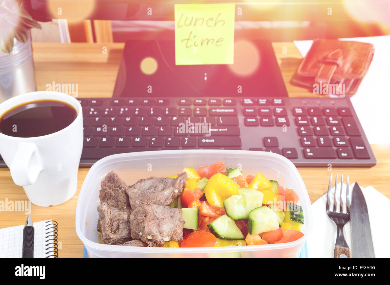 eating at workplace Stock Photo - Alamy