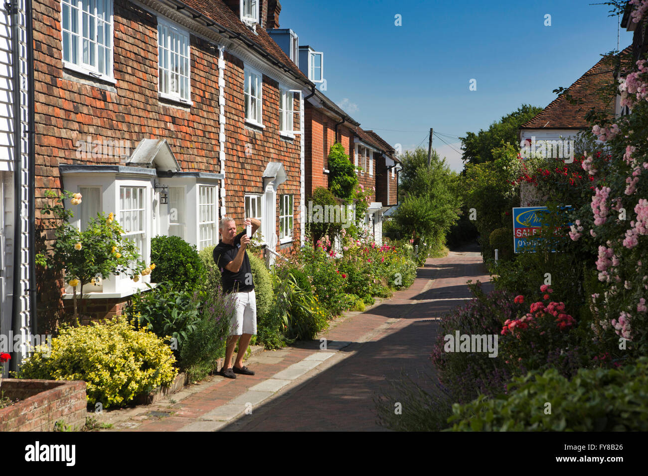 Tile hung house hi-res stock photography and images - Alamy