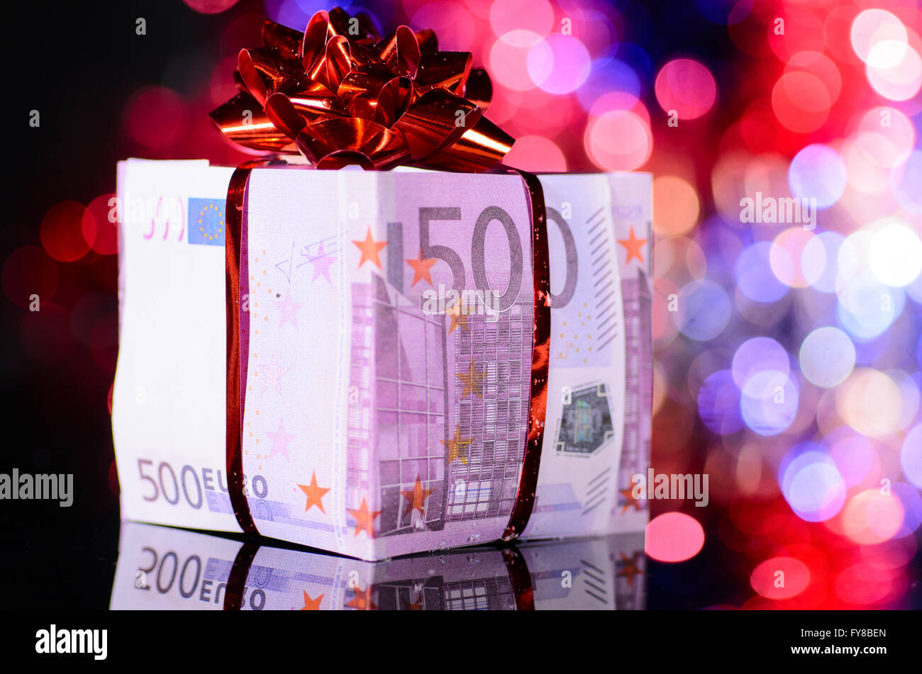 100 euro new banknote hi-res stock photography and images - Alamy