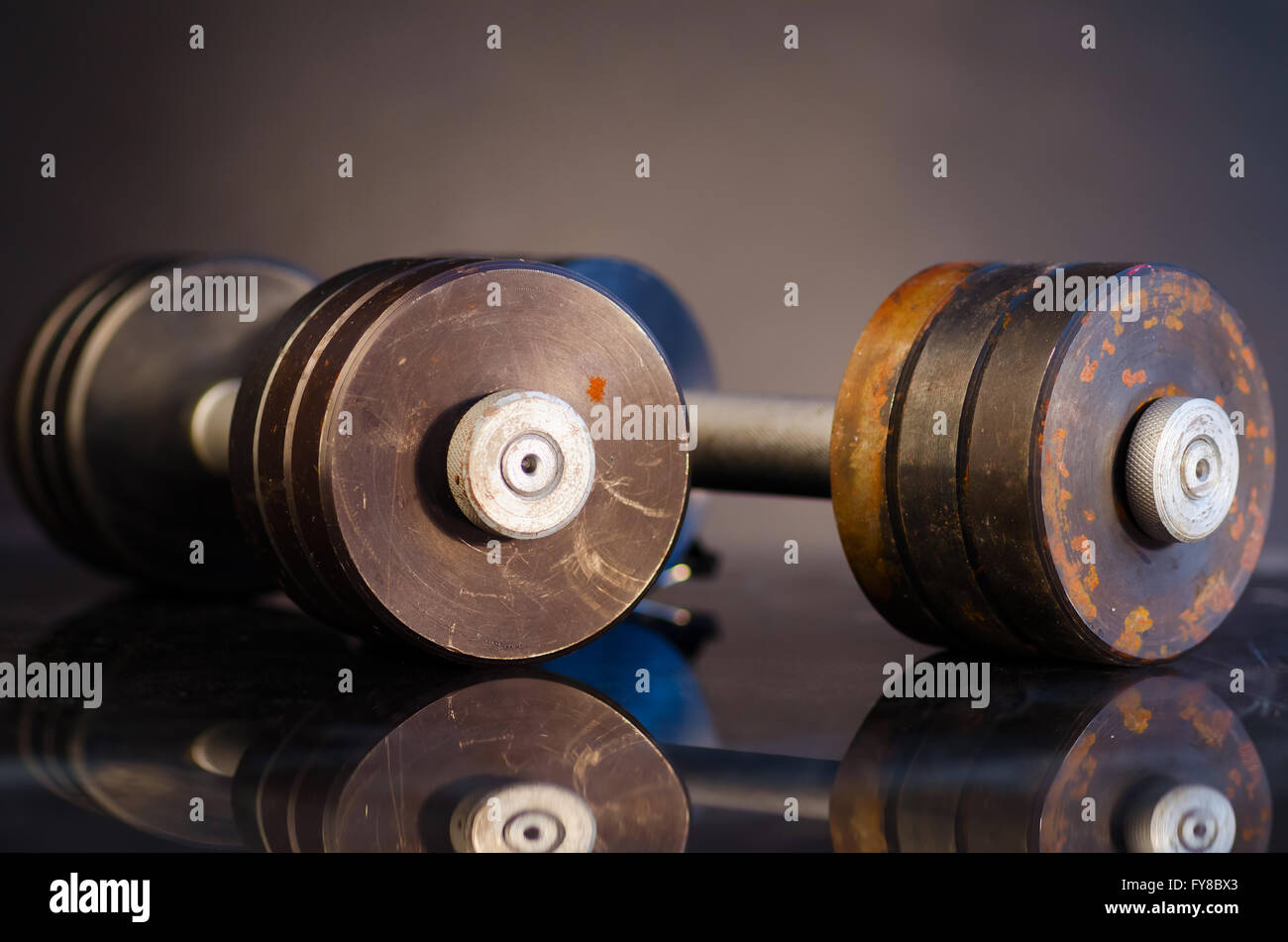 Metal barbells hi-res stock photography and images - Alamy