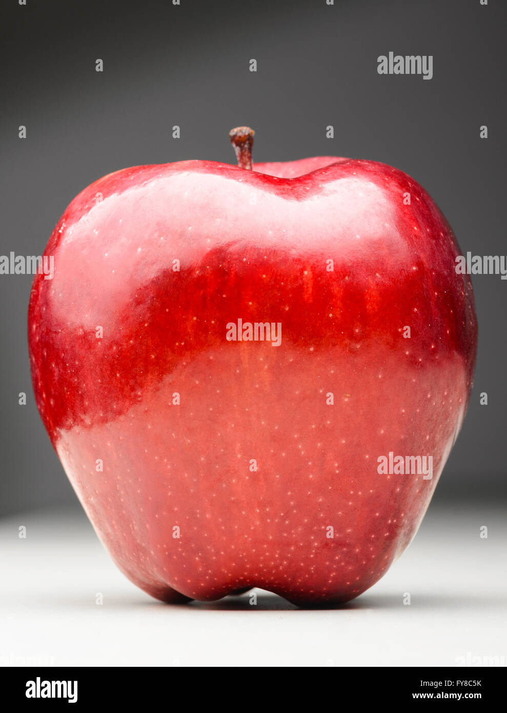 red delicious apple Stock Photo - Alamy
