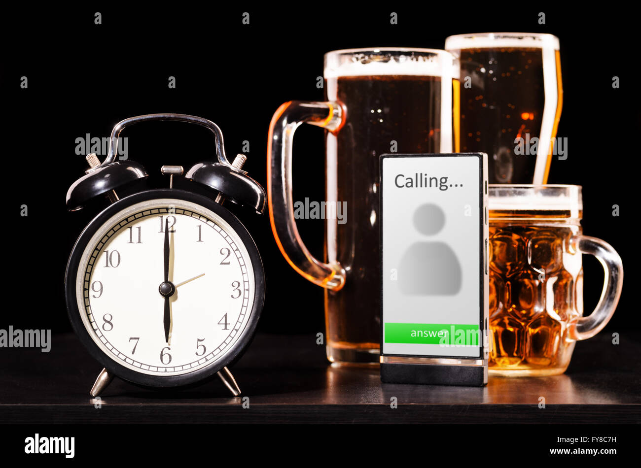 Call time pub hi-res stock photography and images - Alamy