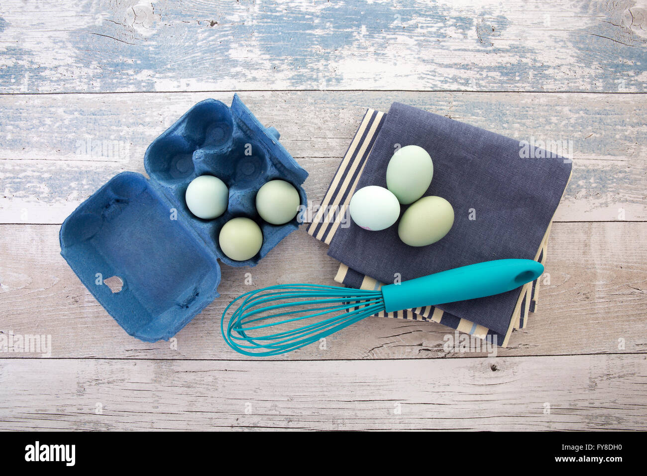 Blue eggs in blue egg box hi-res stock photography and images - Alamy