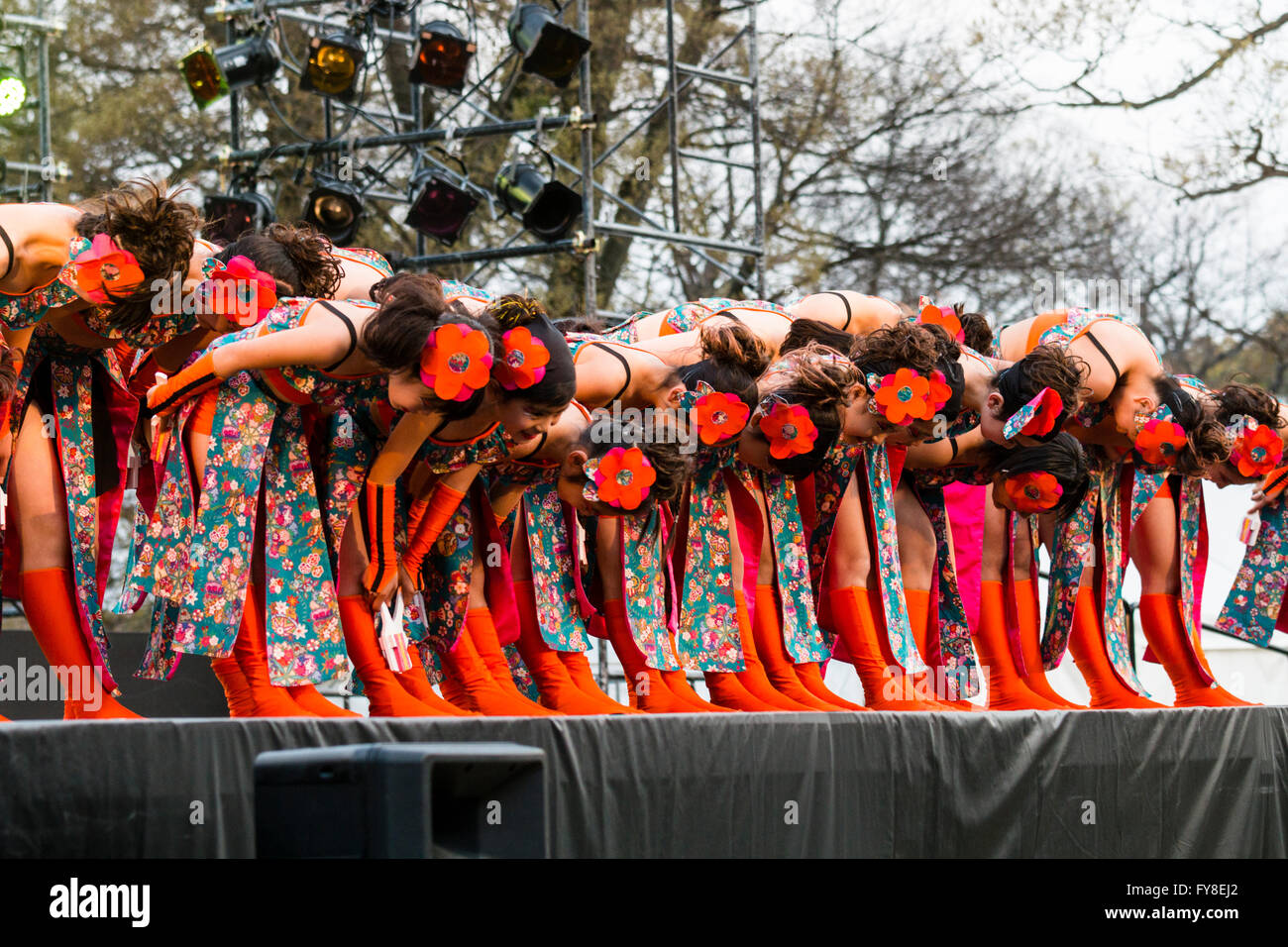 Japanese children bowing hi-res stock photography and images - Alamy