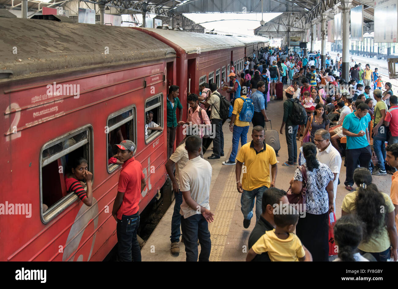 Crowded platform, Fort Railway Station, Colombo, Sri Lanka Stock Photo ...