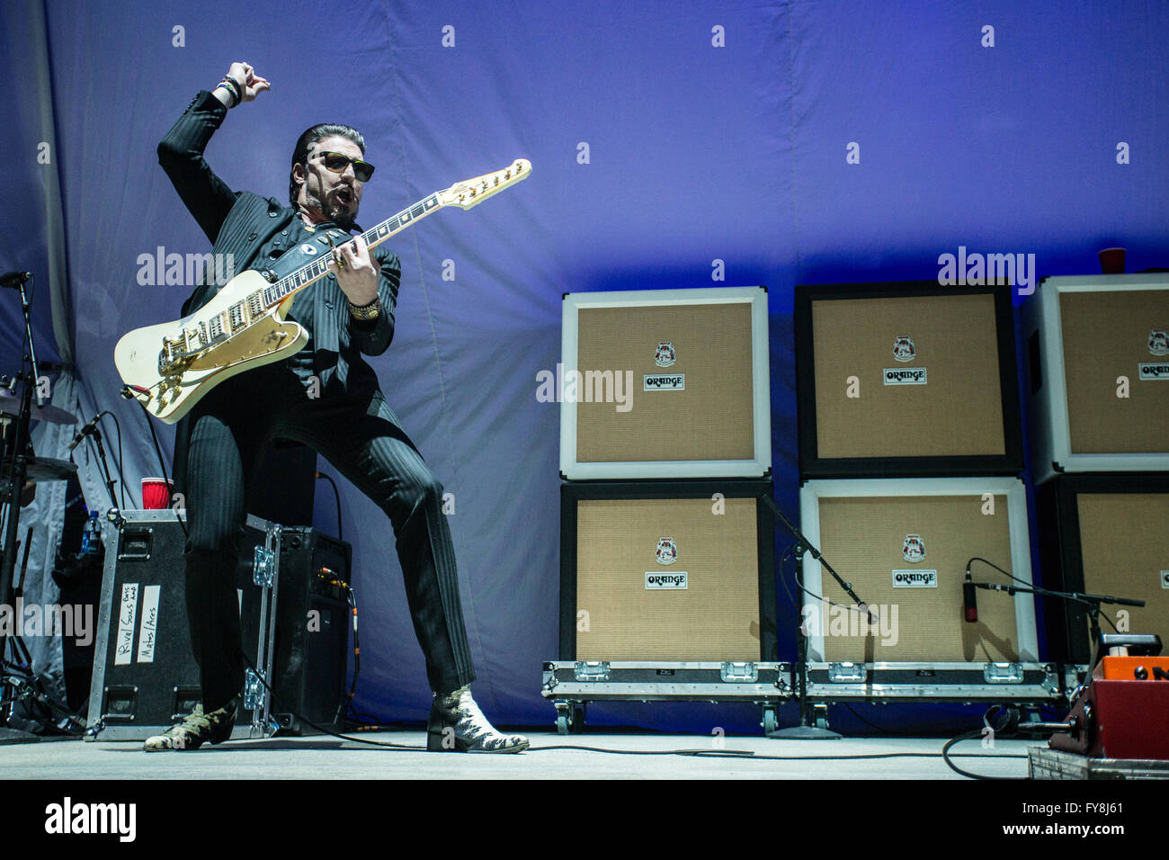 Scott Holiday of Rival Sons @ Rogers Arena in Vancouver, BC on March ...