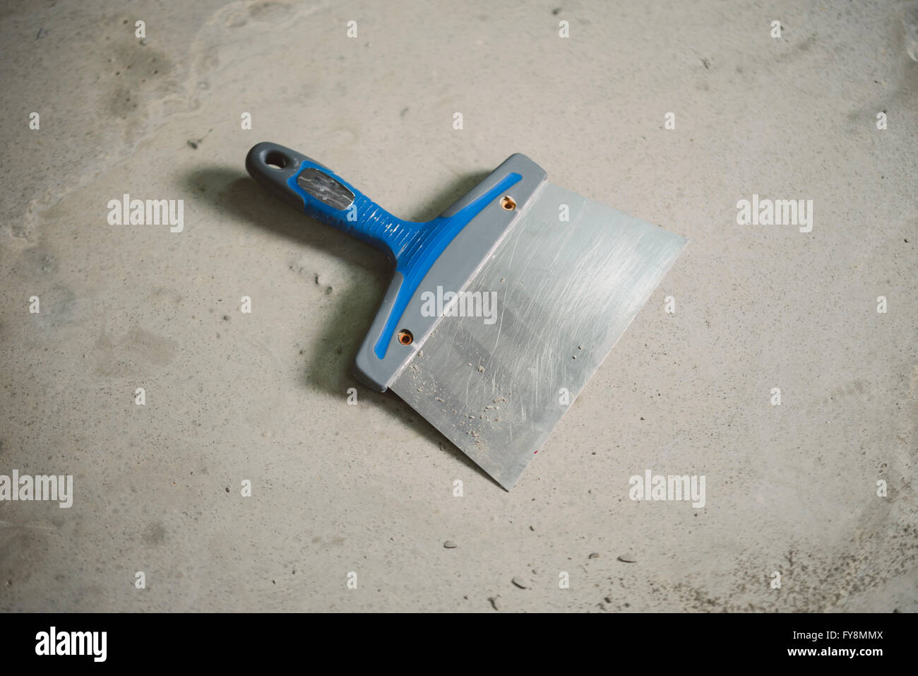 Spatula on floor screed Stock Photo - Alamy