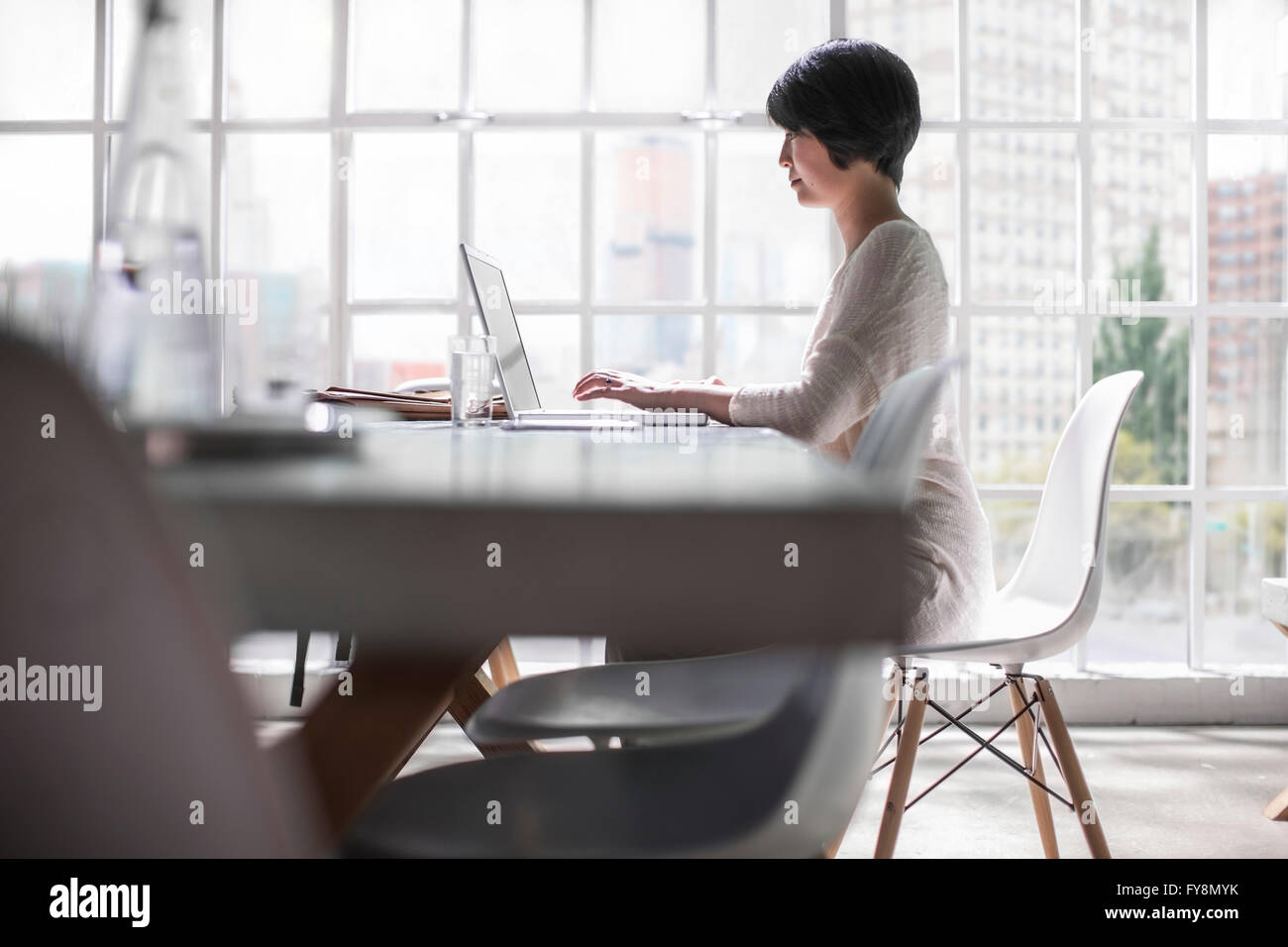 Woman behind modern desk in city office hi-res stock photography and ...