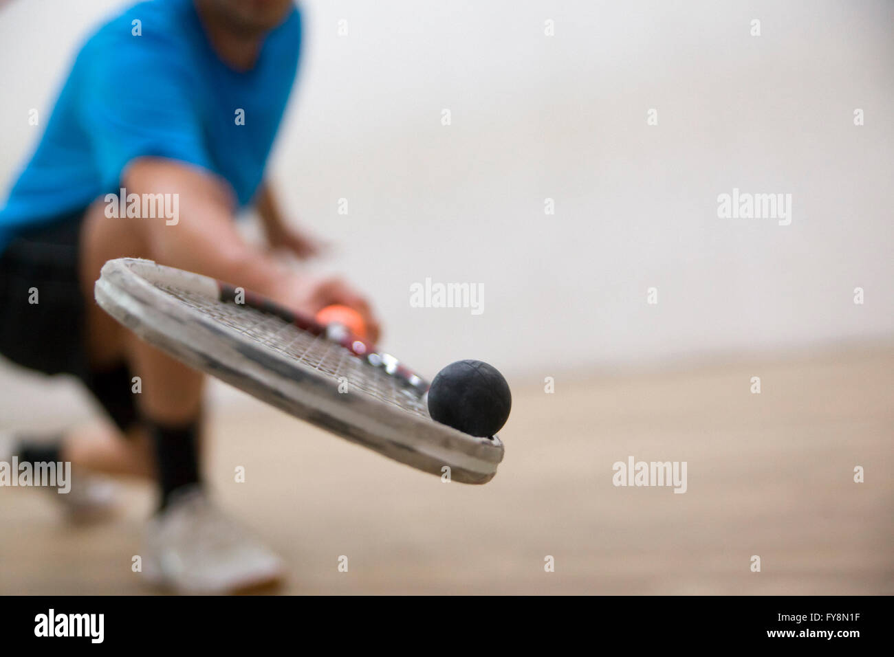 Man playing squash hi-res stock photography and images - Alamy