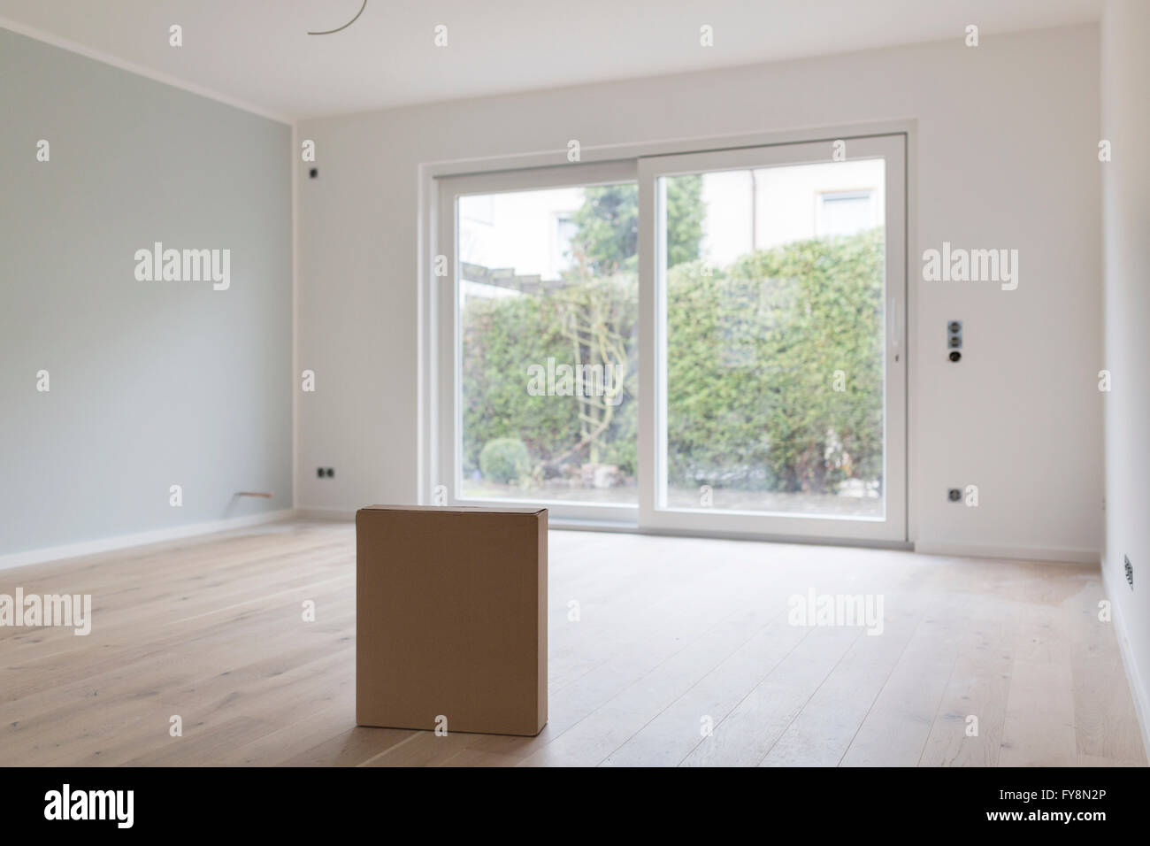 Empty window box hi-res stock photography and images - Alamy