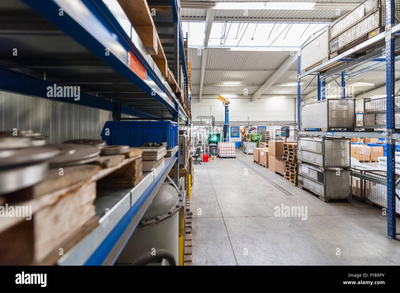 Empty industrial hall with high racks Stock Photo - Alamy