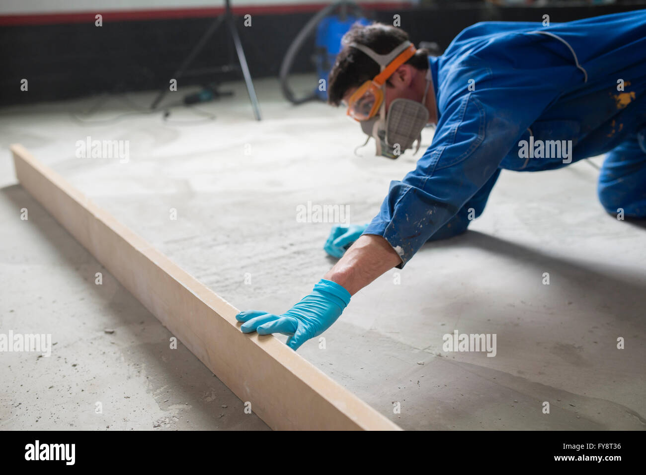 Worker checking the level of the concrete floor Stock Photo - Alamy