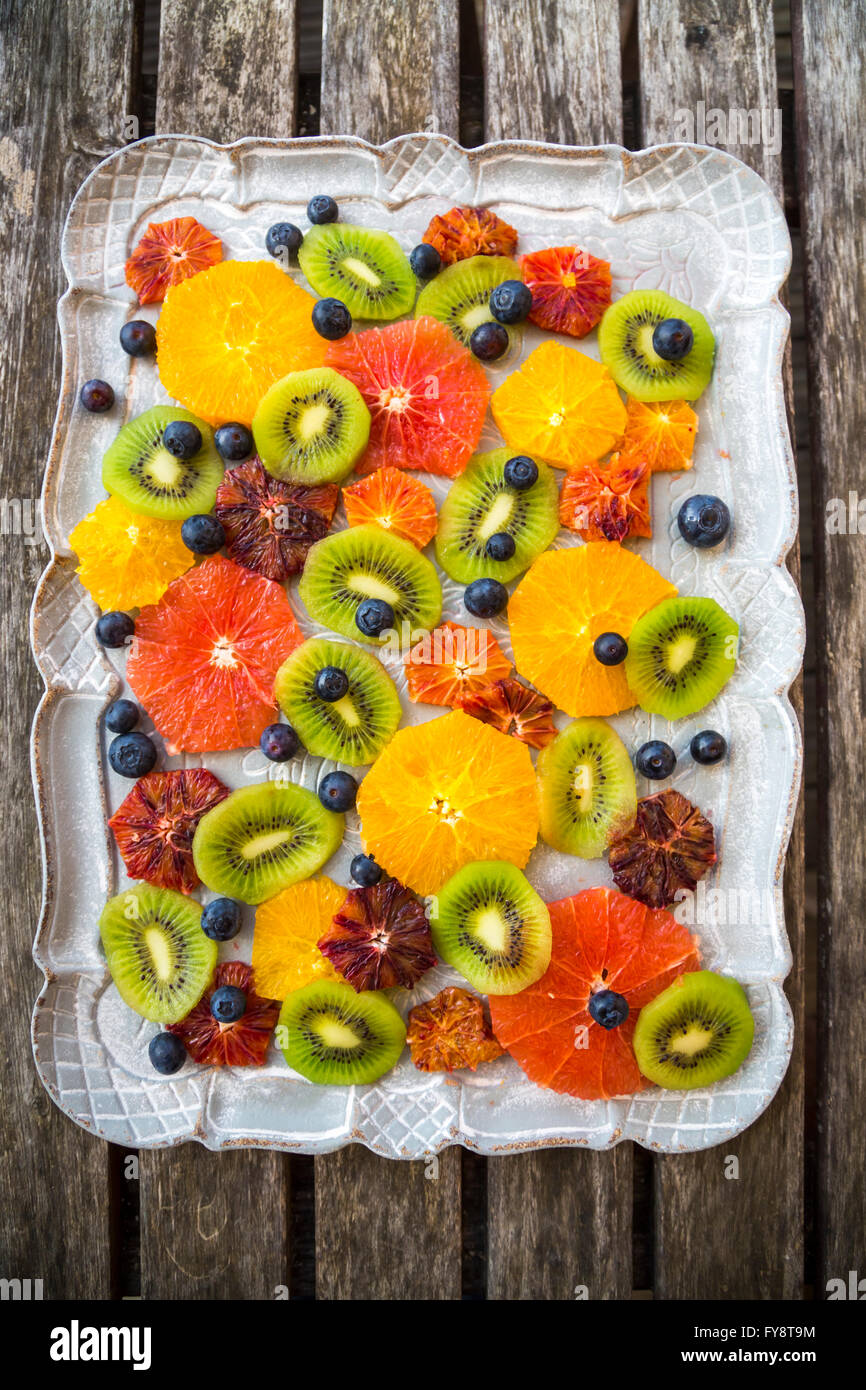 Tray of different sliced citrus fruits Stock Photo - Alamy