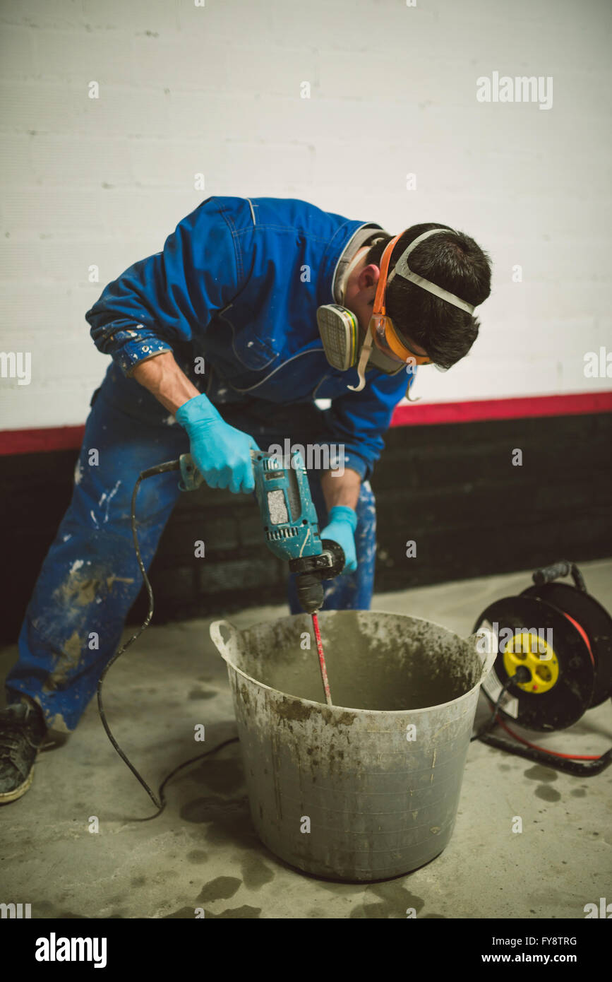 Bricklayer mixing cement in bucket Stock Photo - Alamy