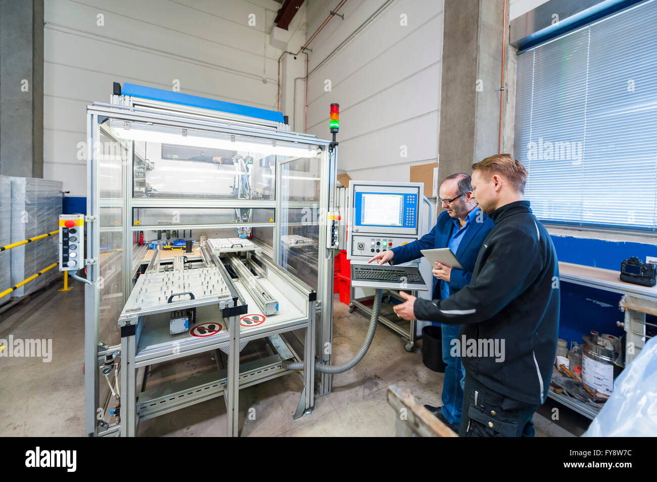 Man working at packaging machine in factory Stock Photo - Alamy