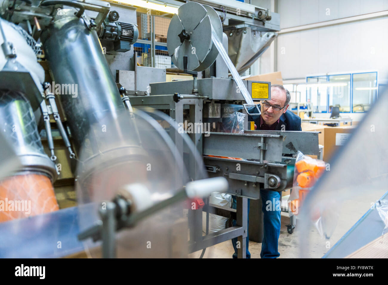 Packaging for goods hi-res stock photography and images - Alamy