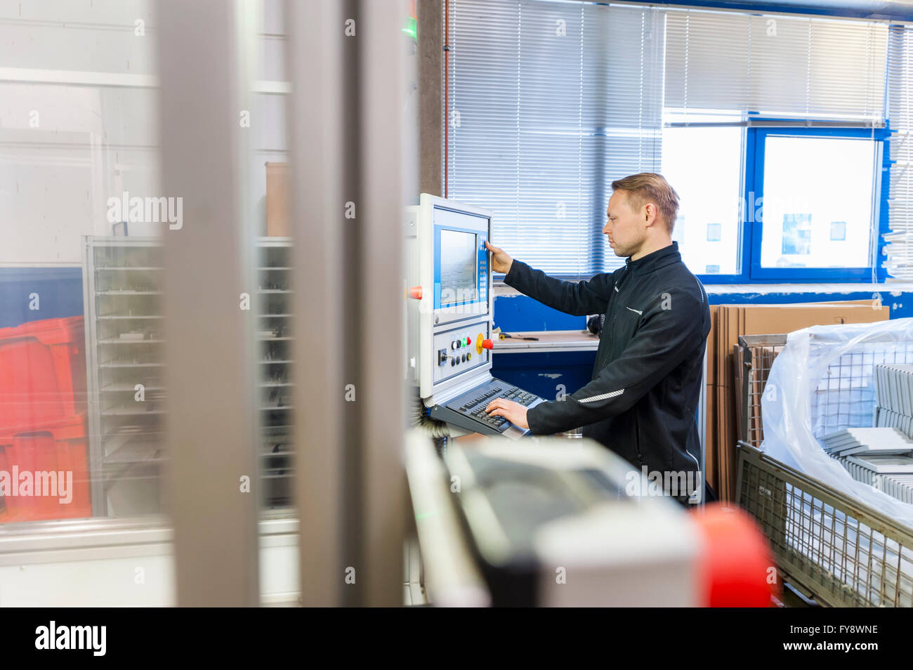 Packaging machine hi-res stock photography and images - Alamy