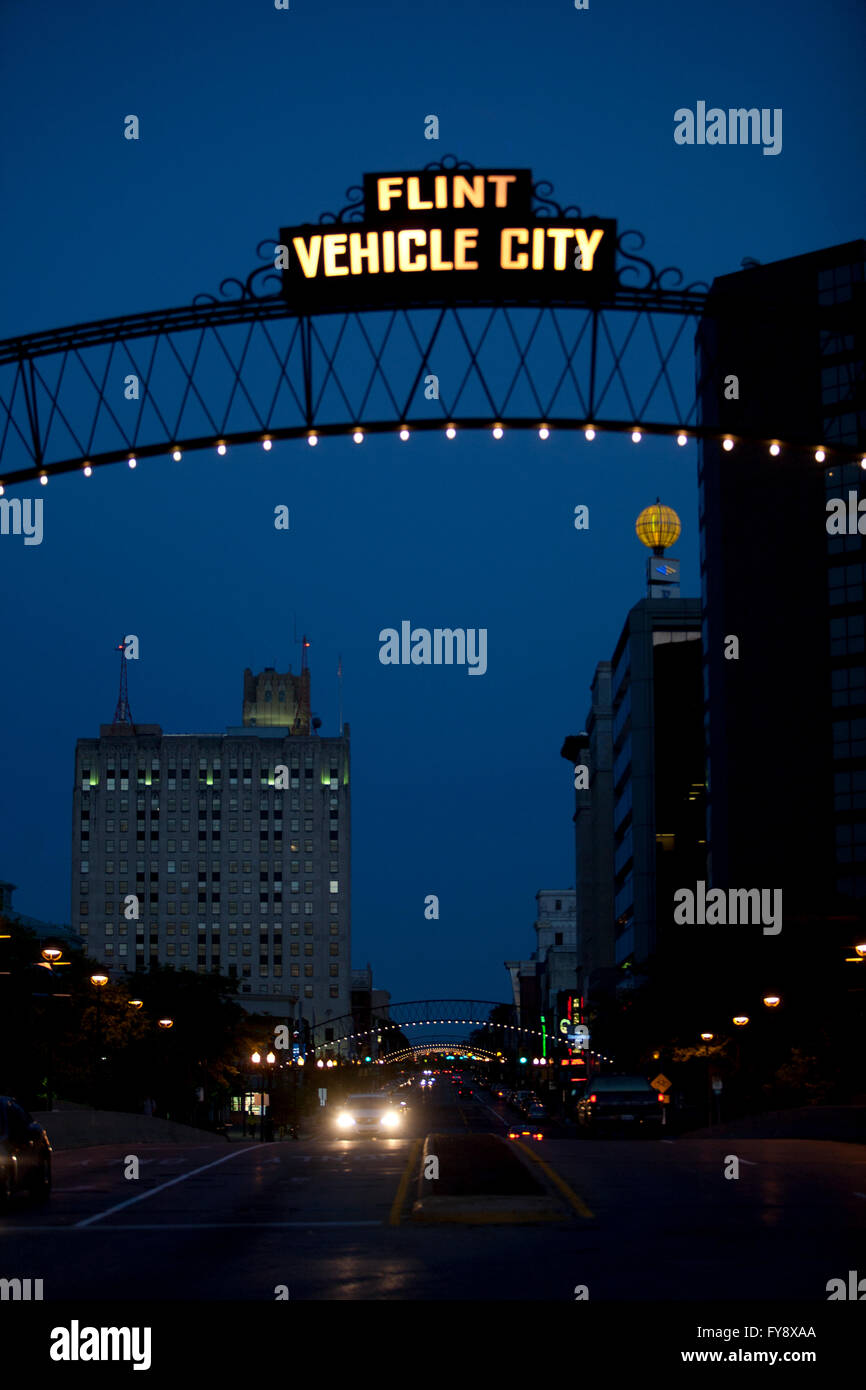 Downtown in Flint, Michigan, looking along Saginaw Street Stock Photo ...