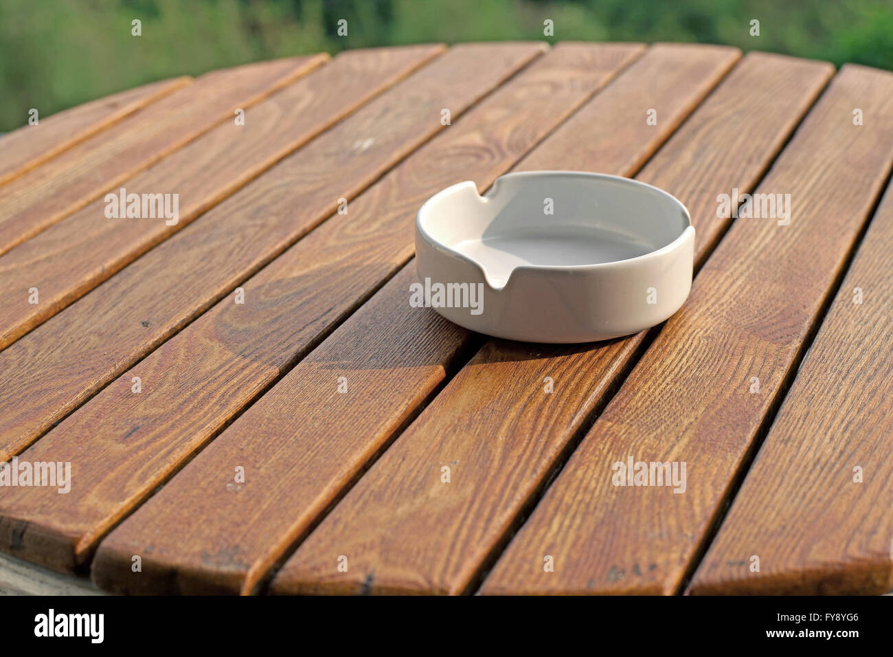 empty white ashtray on a wooden table Stock Photo - Alamy