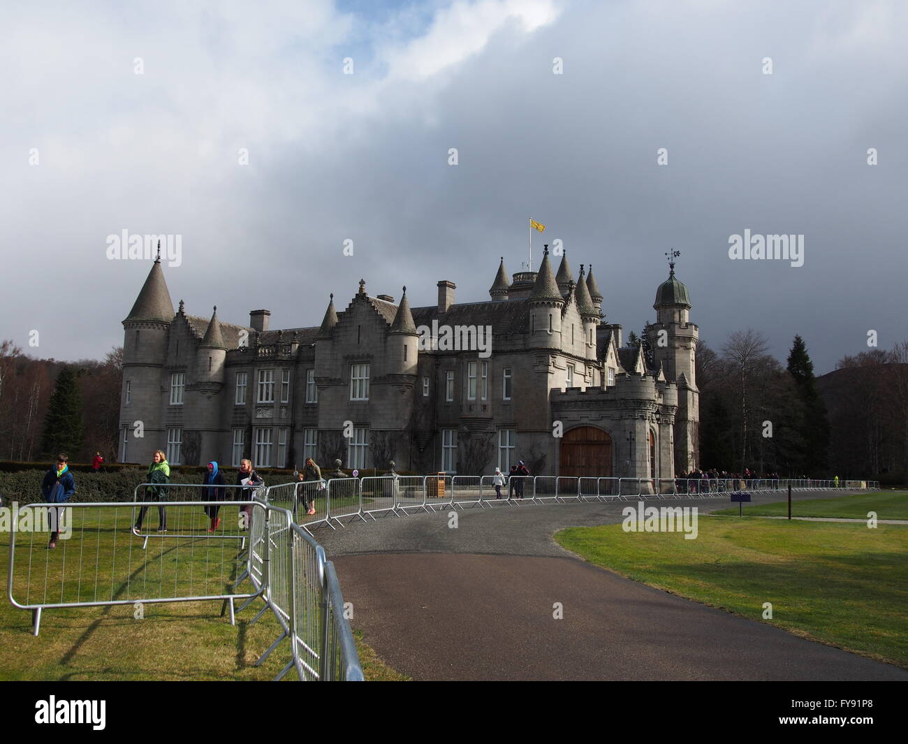 Balmoral road race. 5k childrens fun run, 2016, Royal, deeside ...
