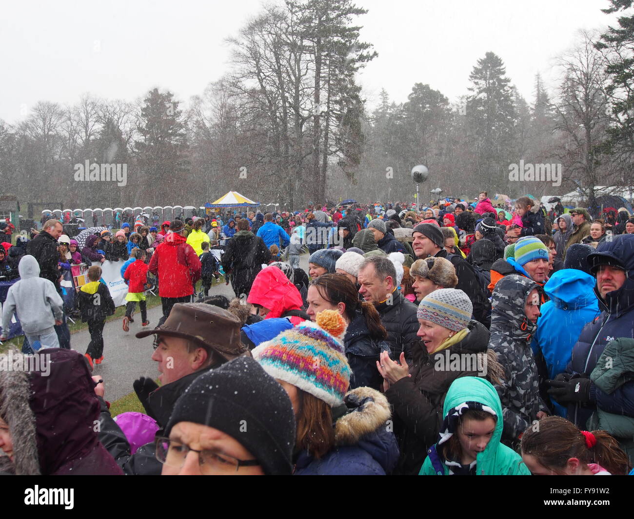 Queen at balmoral 2016 hi-res stock photography and images - Alamy