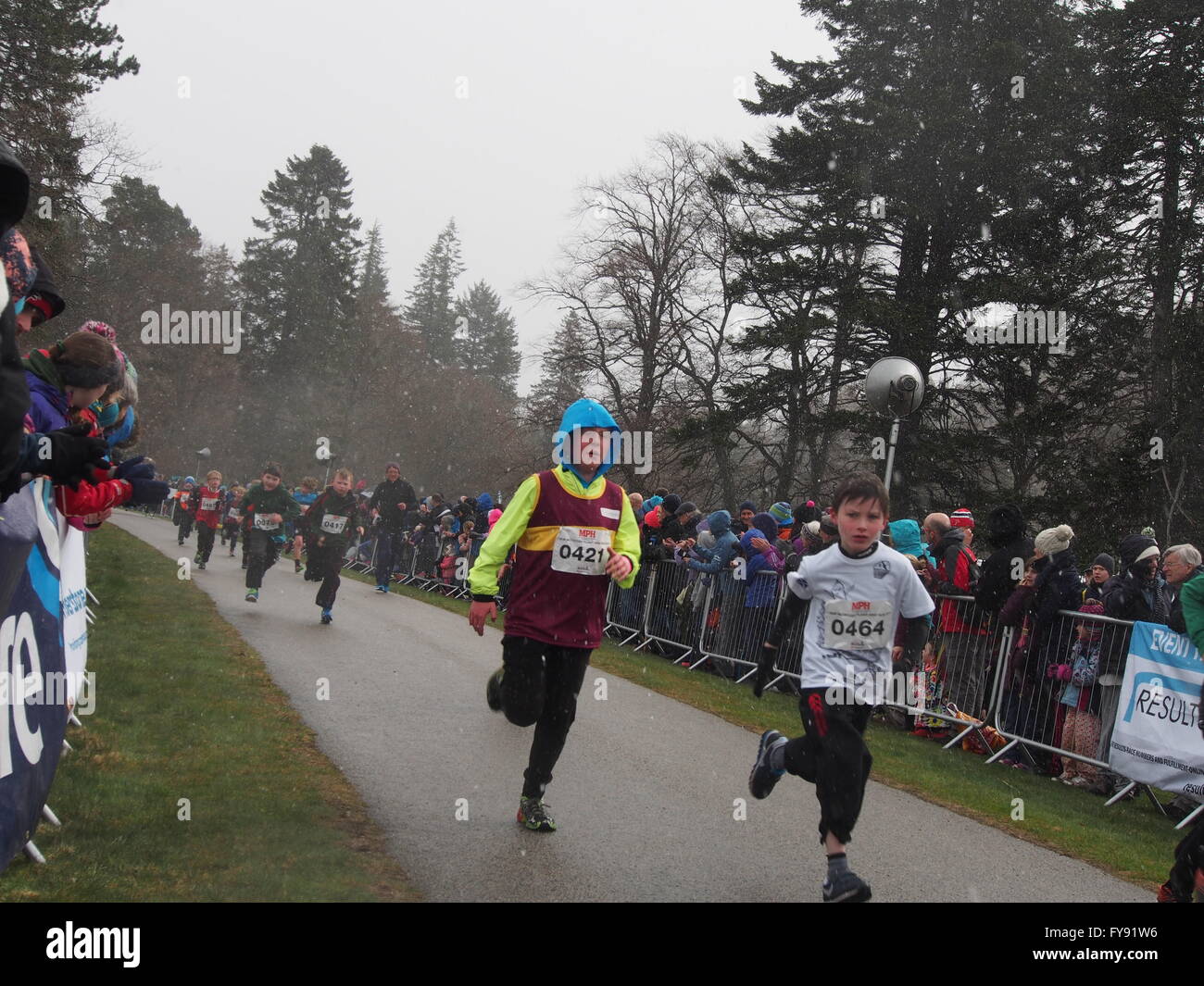 Queen at balmoral 2016 hi-res stock photography and images - Alamy