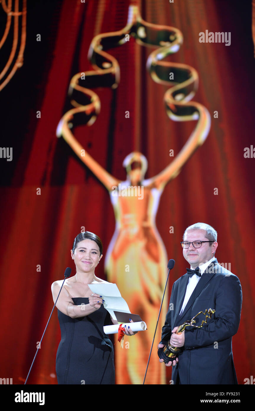 Announce winner hi-res stock photography and images - Alamy