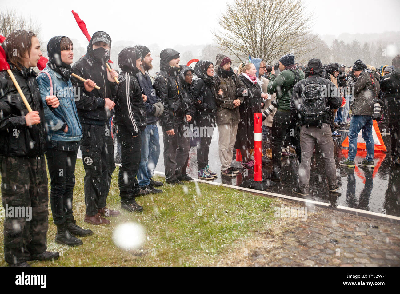 Border movement hi-res stock photography and images - Alamy