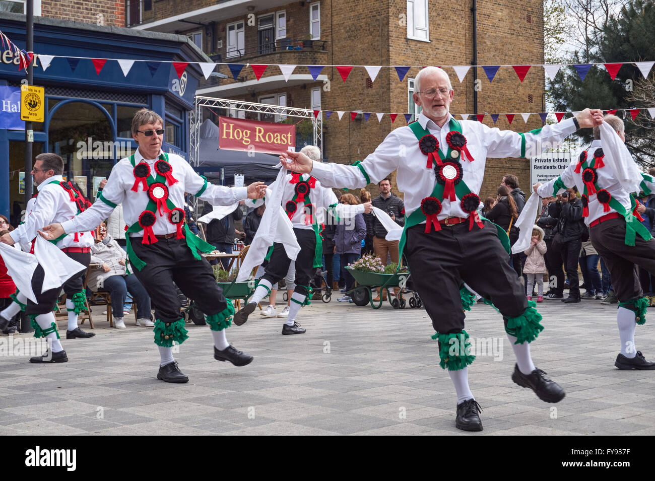 Morris dancers london hi-res stock photography and images - Alamy
