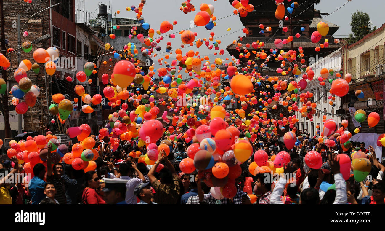 Release balloons hi-res stock photography and images - Alamy