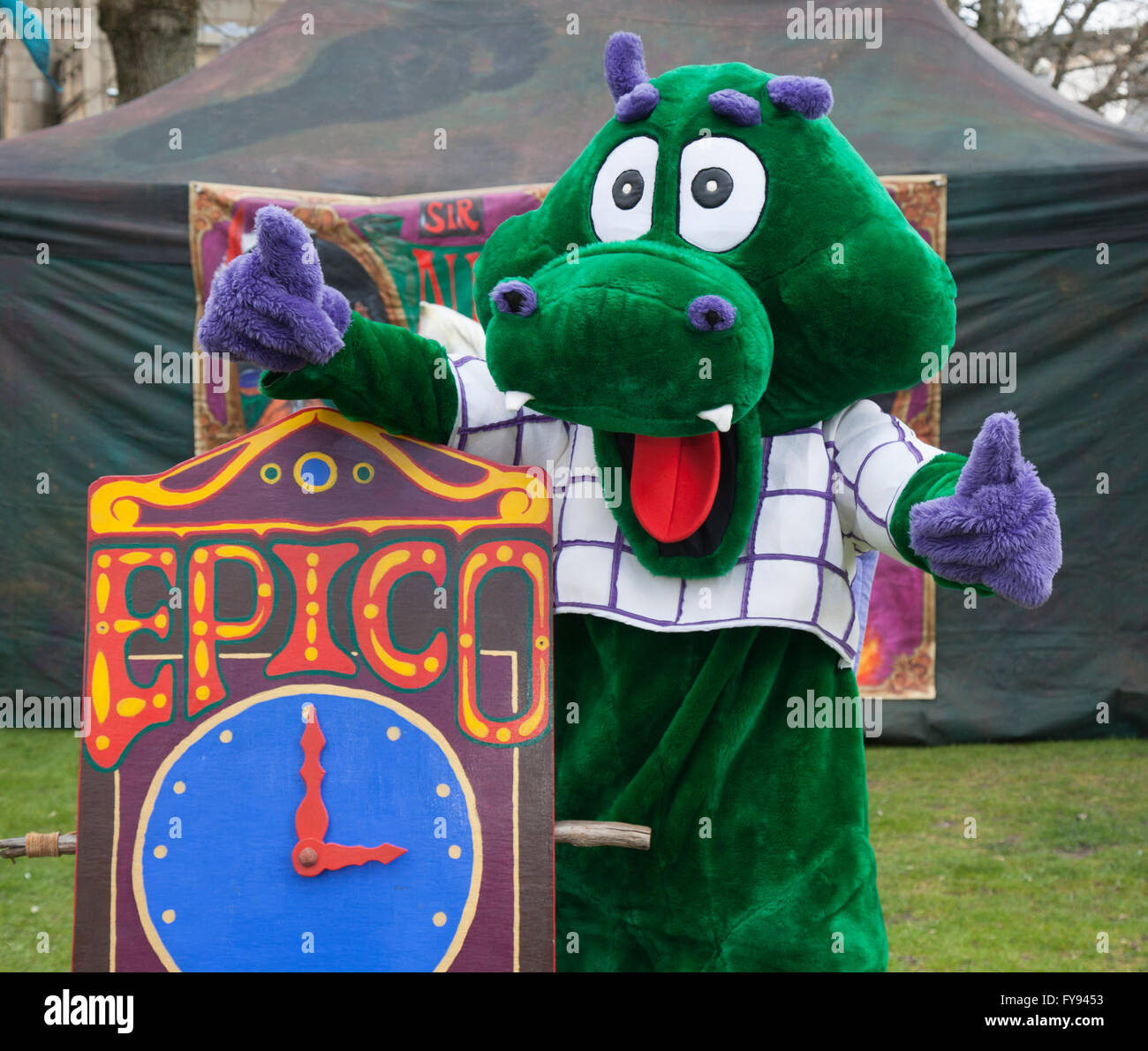 Time performance on st hi-res stock photography and images - Alamy