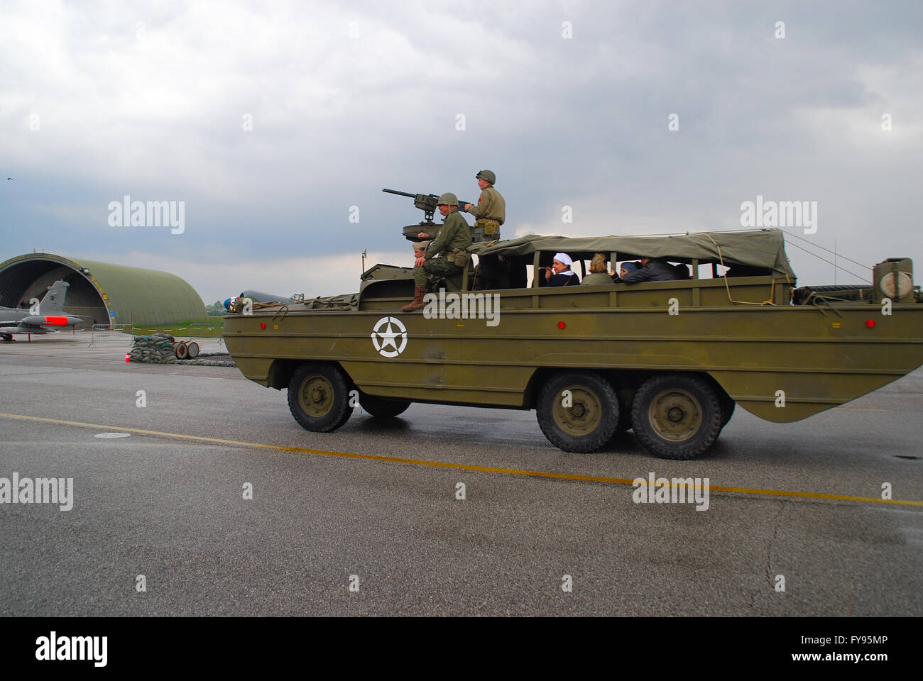 Italy. 23rd April, 2016. The Convoy of Liberation, 150 WWII military ...