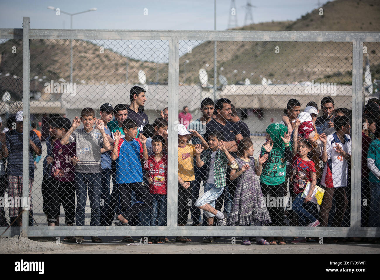 Refugees behind the fences hi-res stock photography and images - Alamy