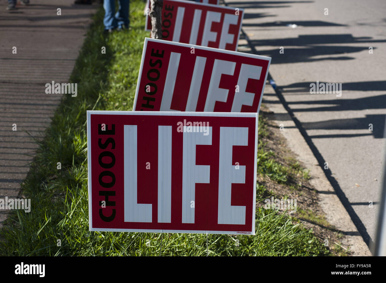 St. Louis, Missouri, USA. 23rd Apr, 2016. Choose Life signs are placed ...